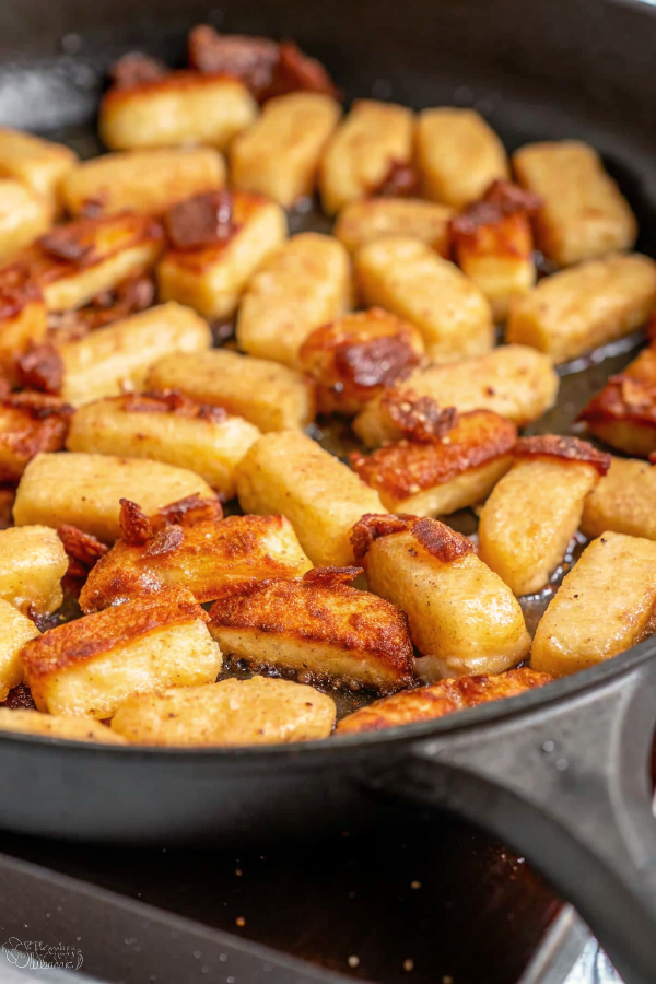 Easy Homemade Kit Kat Bars (Only 2 Ingredients) - Erin Recipes